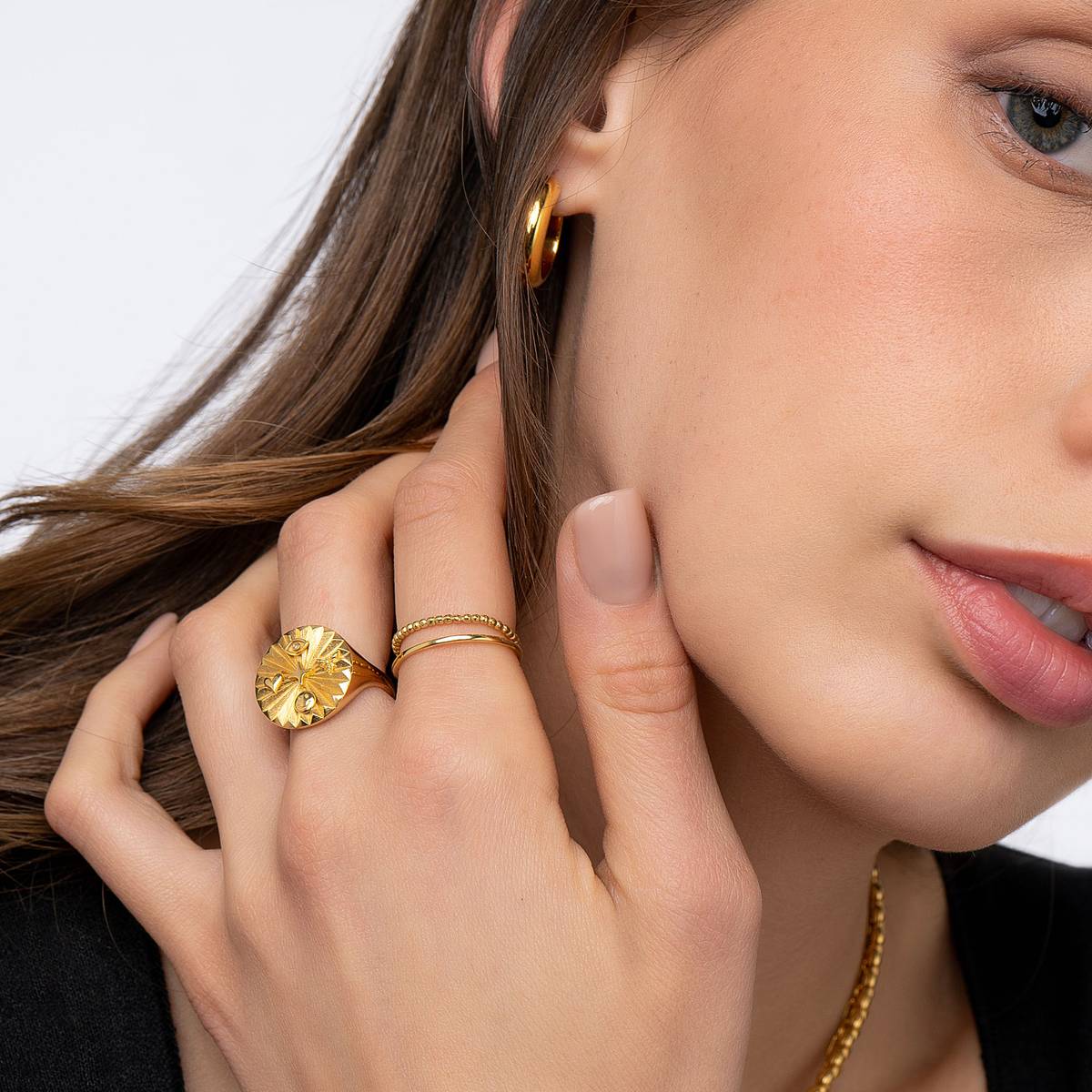 Tyra Initial Medallion Ring - Gold Vermeil - Oak & Luna