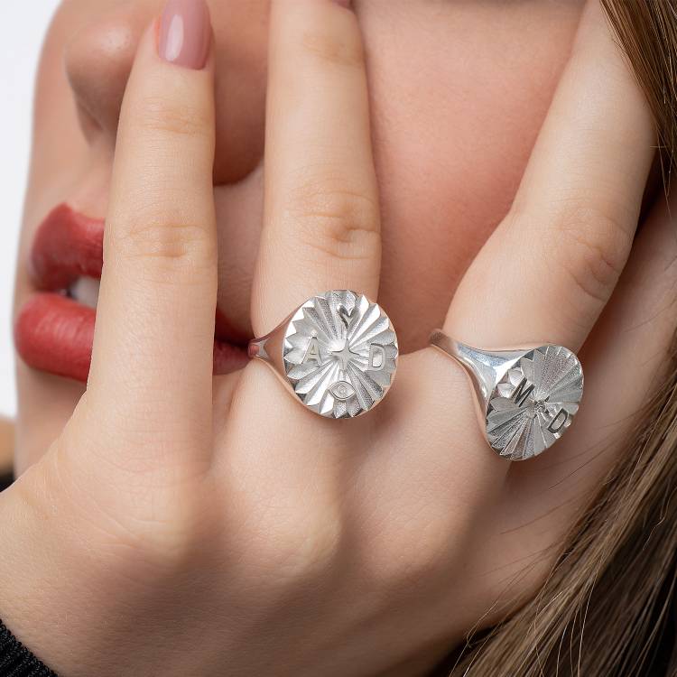 Tyra Initial Medallion Ring - Silver - Oak & Luna