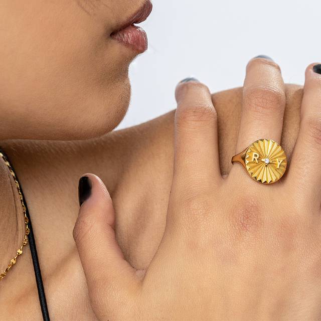 Tyra Initial Medallion Ring with Diamond - Gold Vermeil - Oak & Luna
