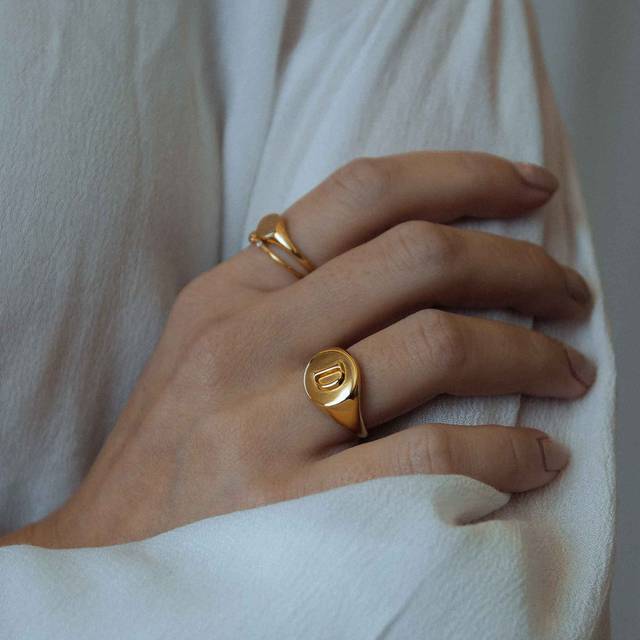 Ayla Round Initial Signet Ring - Gold Vermeil - Oak & Luna
